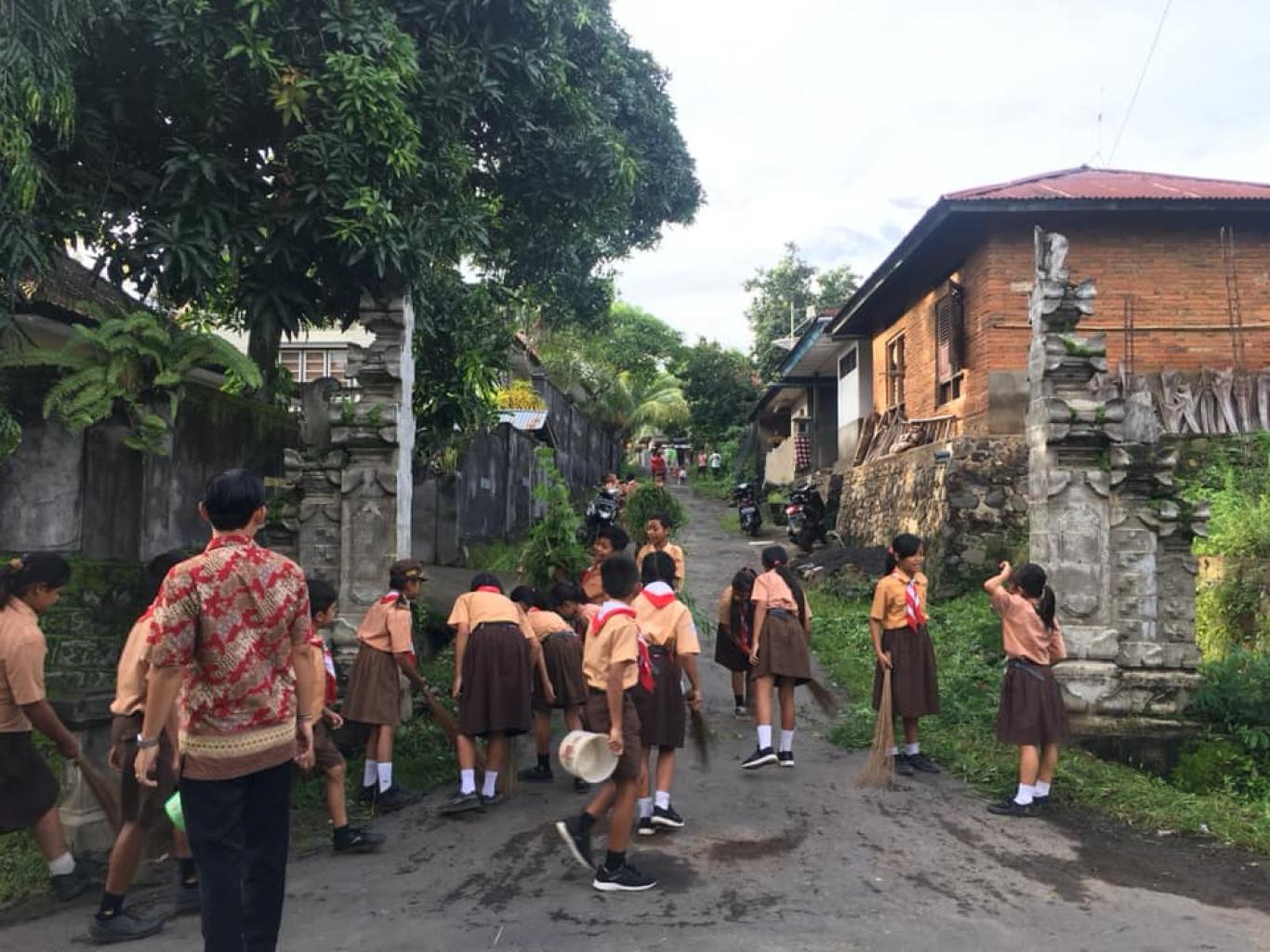 Mereresik Di Lingkungan Desa Bulian - Website Desa Bulian